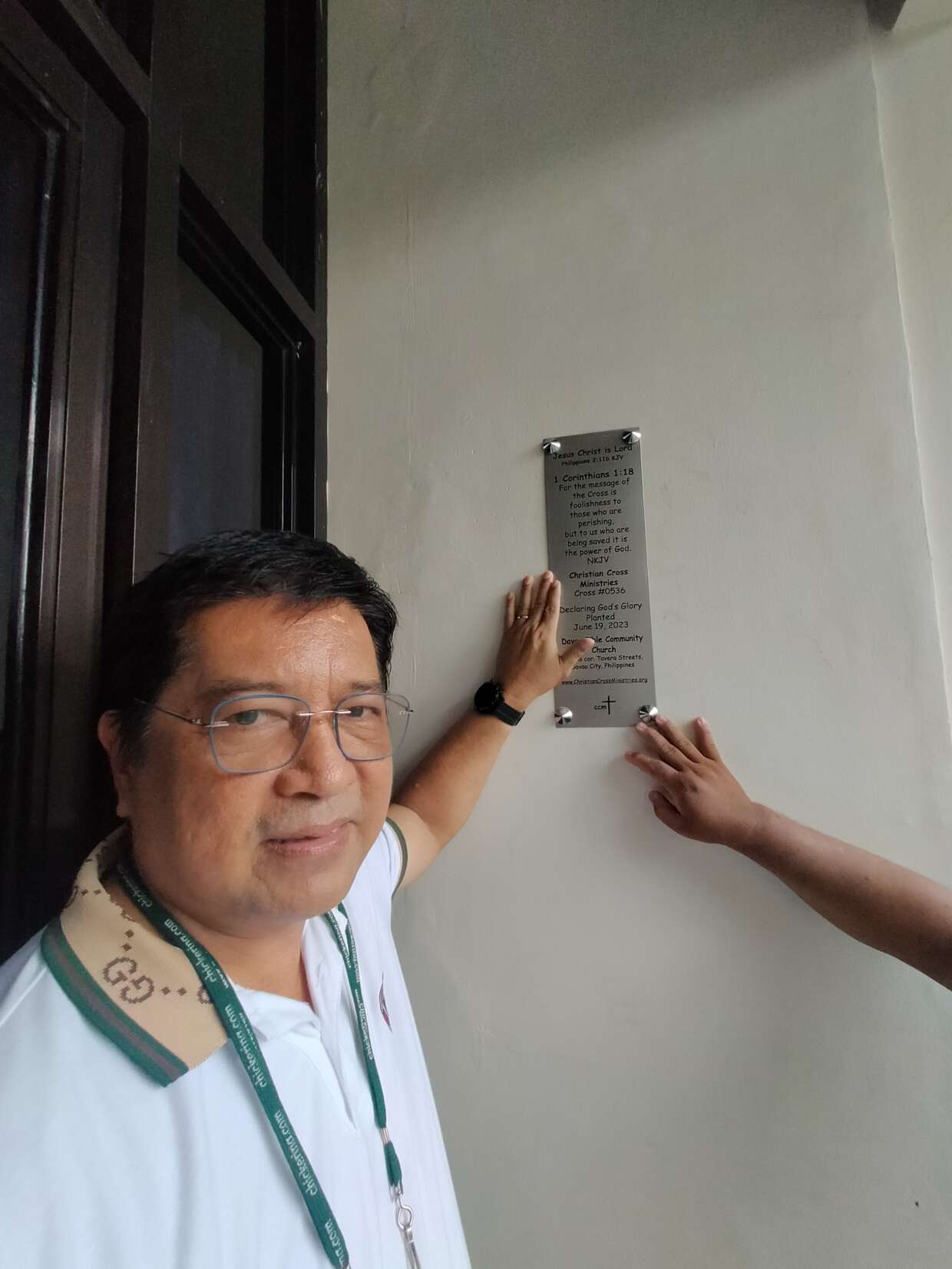 Attaching Plaque | Christian Cross Ministries Attaching Plaque | Christian Cross Ministries