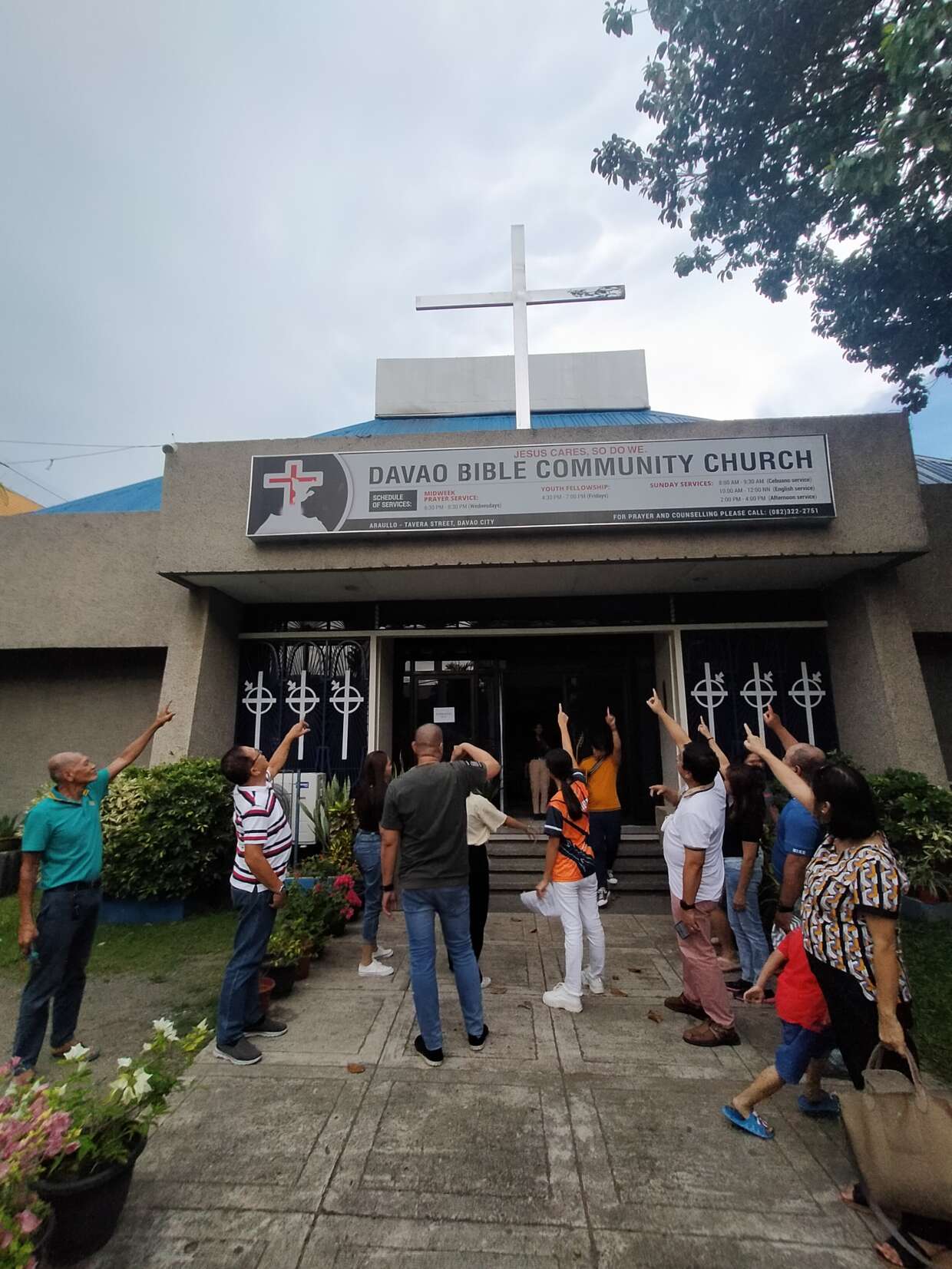 Congregation Praising The Lord For Their New Cross | Christian Cross ...